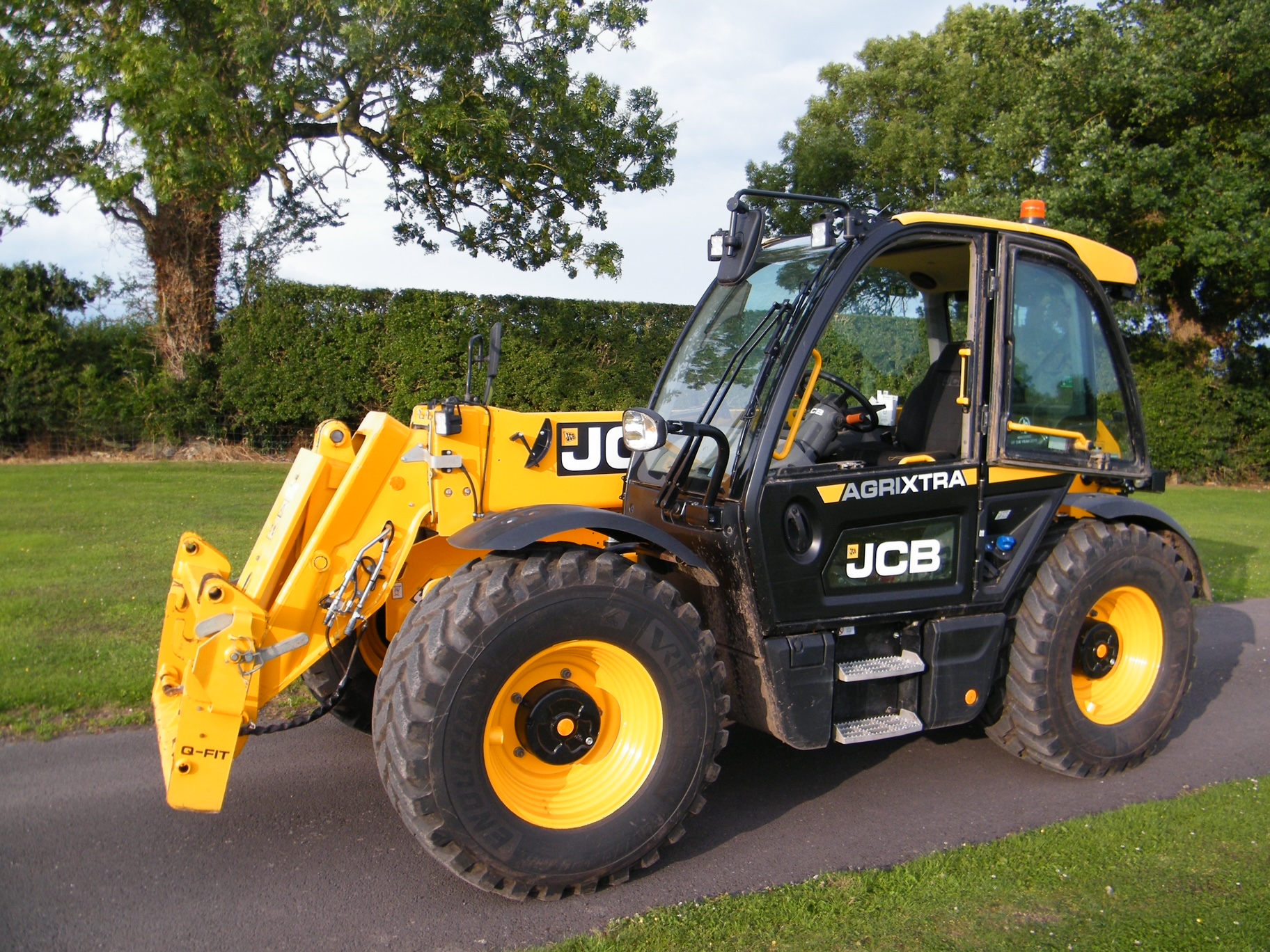 HB Machinery | Farm and Agricultural Equipment | JCB 542.70 AGRI EXTRA