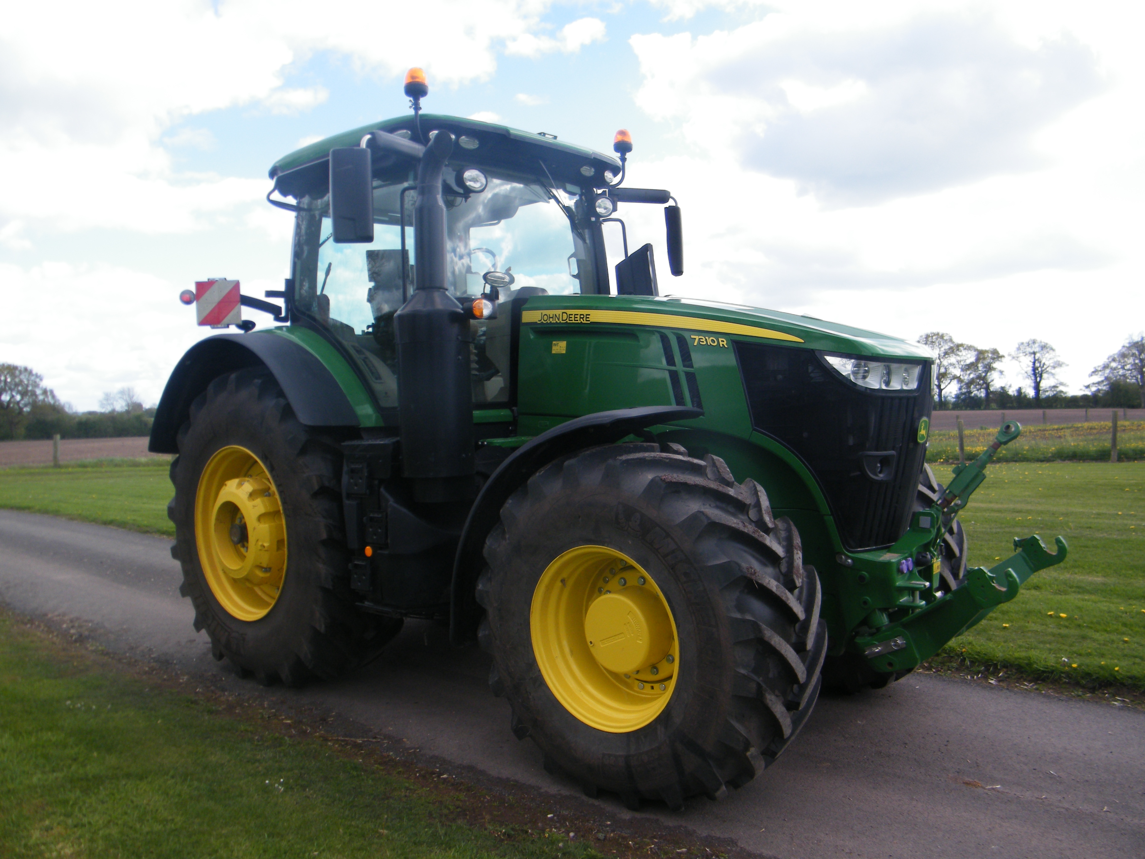 HB Machinery | Farm and Agricultural Equipment | JOHN DEERE 7310R